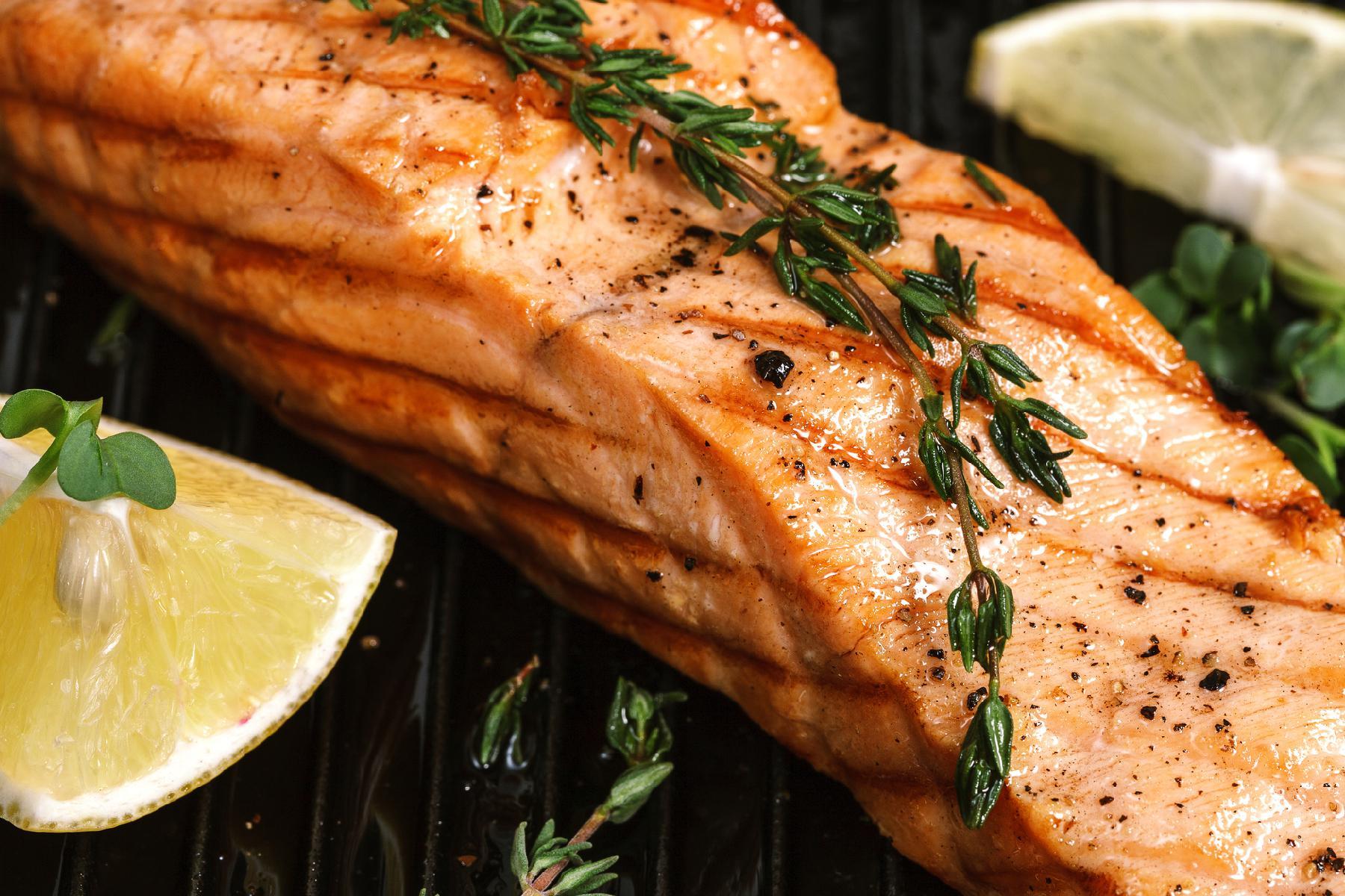 Lemon Herb Roasted Salmon | Read & Be Well | Canyon Ranch
