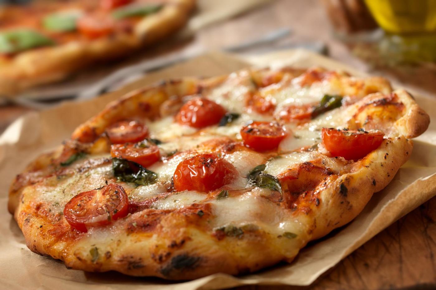 Roasted Portobello and Red Pepper Flatbread | Read & Be Well | Canyon Ranch